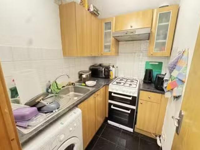 For Rent! 1 BA 2 bedroom flat for rent in Diana Street Cardiff.