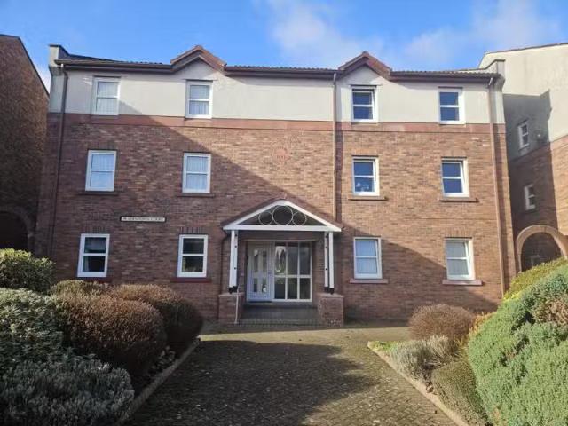 Cozy 1 BA 2 bedroom flat for rent in Edentown Court, CA3