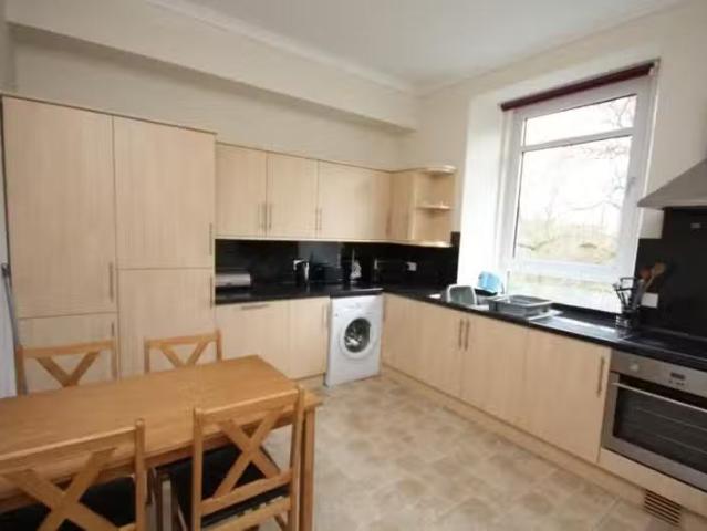 Cozy 1 BA 2 bedroom flat for rent in Esslemont Avenue, City Ce.