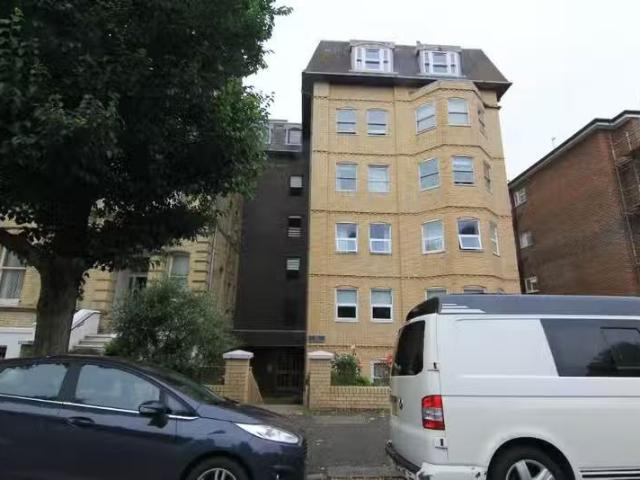 Deal! 1 BA 2 bedroom flat for rent in Fourth Avenue, BN3