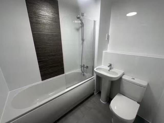 Unique 1 BA 2 bedroom flat for rent in Fowler Road, AYLESBURY.
