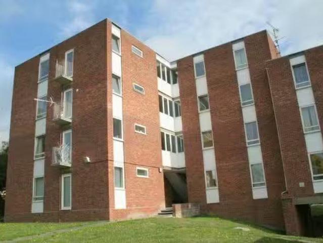 Rental! 1 BA 2 bedroom flat for rent in Flat, Bentleigh Court.
