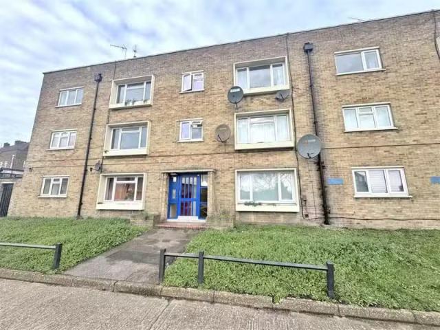 Rental! 1 BA 2 bedroom flat for rent in Hertford Road, Enfield.