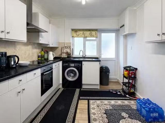 Cheap 1 BA 2 bedroom flat for rent in High Mead, Harrow, HA1