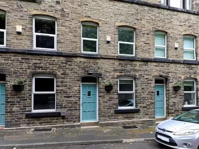 Cozy 1 BA 2 bedroom flat for rent in Old Robin, Cleckheaton, B.