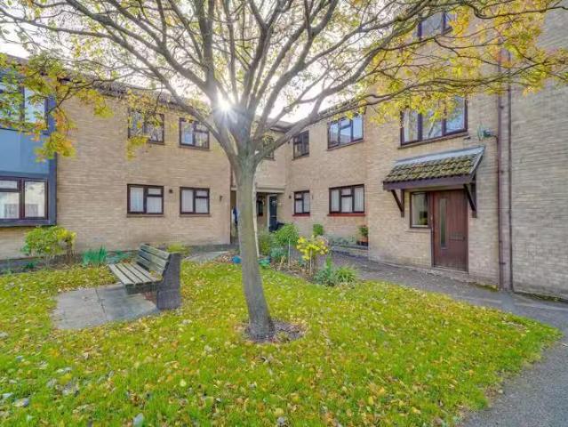 Deal! 1 BA 2 bedroom flat for rent in Orchard Road, Sawston, C.