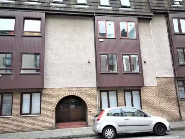 Unique 1 BA 2 bedroom flat for rent in Lochrin Place, Tollcros.