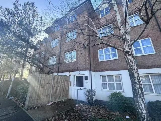 Nice 1 BA 2 bedroom flat for rent in Lavender Place, Ilford, IG1