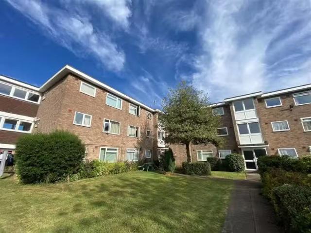 For Rent! 1 BA 2 bedroom flat for rent in Langbay Court Walsgr.