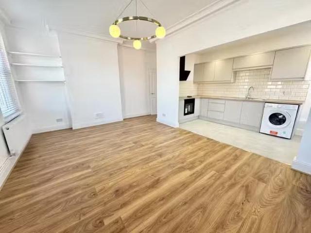 For Rent! 1 BA 2 bedroom flat for rent in Limedale Road, L18
