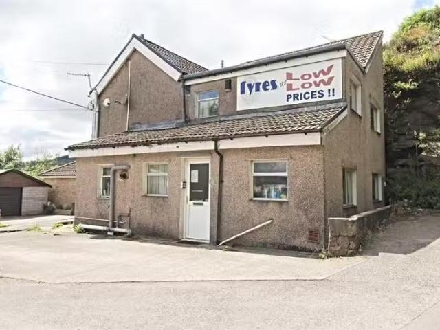 Cozy 1 BA 2 bedroom flat for rent in Merthyr Road, Pontypridd.