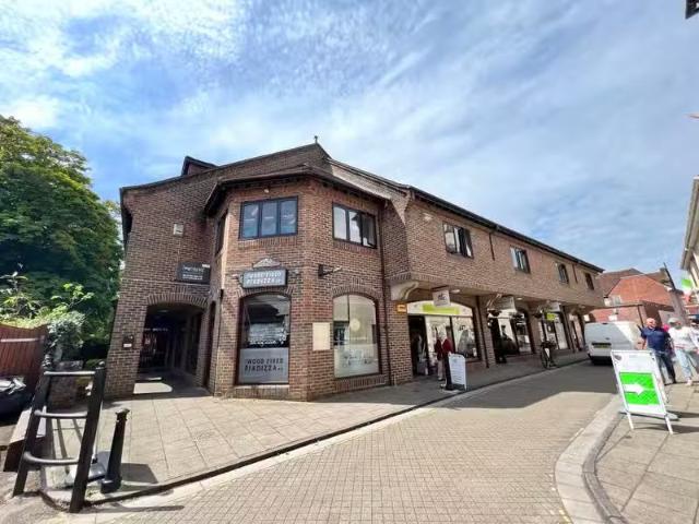 Nice 1 BA 2 bedroom flat for rent in Mill Lane, Wimborne, BH21
