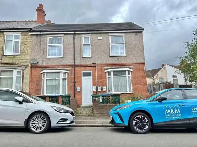 Unique 1 BA 2 bedroom flat for rent in St. Agathas Road, Walsg.
