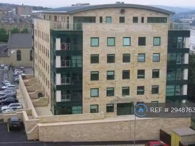 Cozy 1 BA 2 bedroom flat for rent in Stone Gate House, Bradfor.