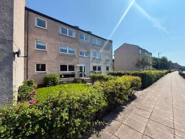 For Rent! 1 BA 2 bedroom flat for rent in Strathayr Place, Ayr.