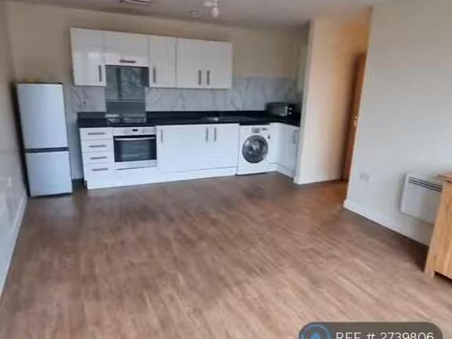 Cheap 1 BA 2 bedroom flat for rent in Sweetman Place, Bristol.