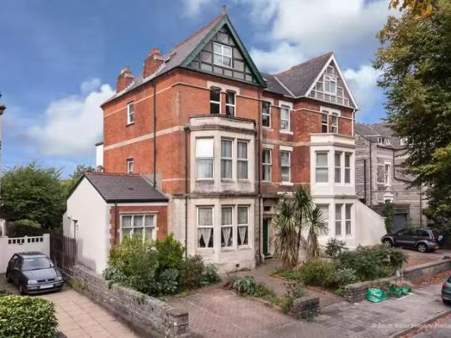 Deal! 1 BA 2 bedroom flat for rent in Plymouth Road, Penarth.