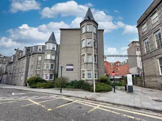 Cozy 1 BA 2 bedroom flat for rent in Rennies Court, City Centr.