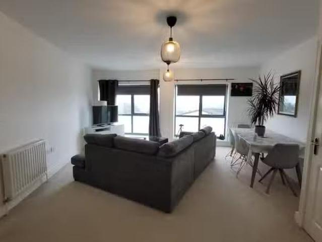 Cozy 1 BA 2 bedroom flat for rent in Waters Road, Kingswood, B.