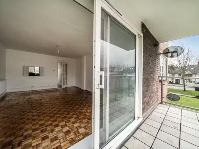 For Rent! 1 BA 2 bedroom flat for rent in Whitchurch Lane, Edg.