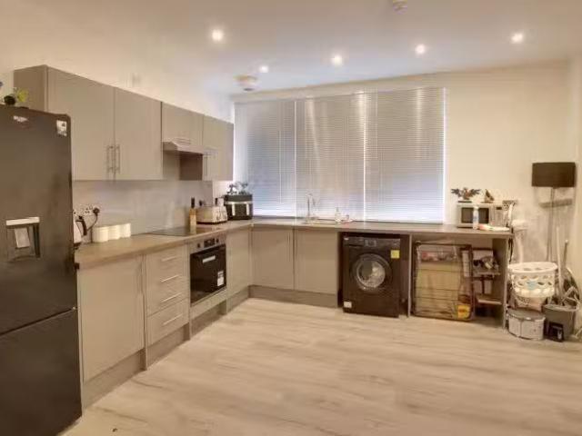 Unique 1 BA 2 bedroom flat for rent in Windsor Road, Trowbridg.