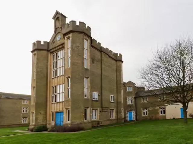 New 1 BA 2 bedroom flat for rent in Tower Court, Tower Road, E.