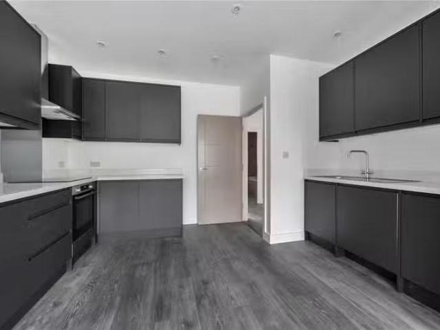 Cozy 1 BA 2 bedroom flat for rent in The Broadway, St. Peters.