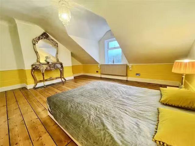 Rental! 1 BA 2 bedroom Flat to rent, Albany Terrace, Chatham.