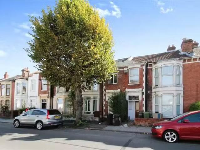 Cheap 1 BA 2 bedroom Flat to rent, Chichester Road, Portsmouth.
