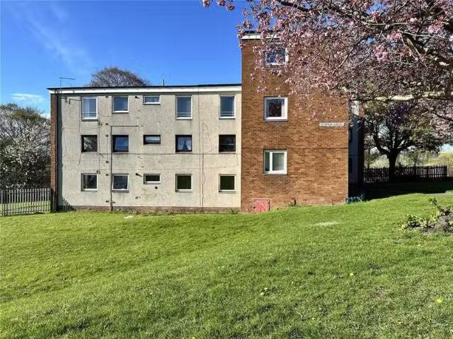 Unique 1 BA 2 bedroom Flat to rent, Deveron Crescent, Dundee.