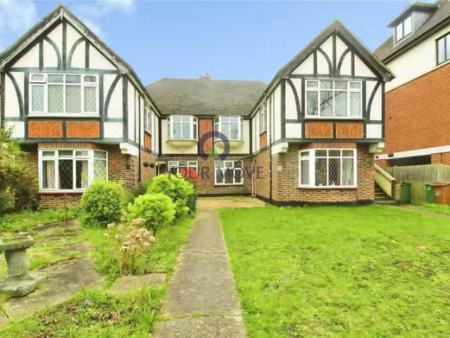 New 1 BA 2 bedroom Flat to rent, Grove Road, Sutton, SM1 £1,7.