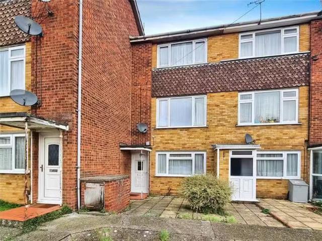 Deal! 1 BA 2 bedroom Flat to rent, Scott Avenue, Rainham, ME8.