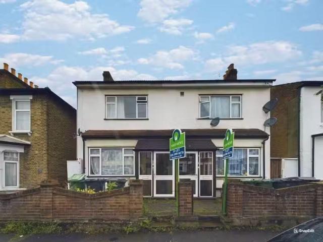 Just in! 1 BA 2 bedroom Flat to rent, Salisbury Road, Walthams.