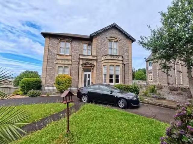 Cozy 1 BA 2 bedroom ground floor flat for rent in Montpelier.