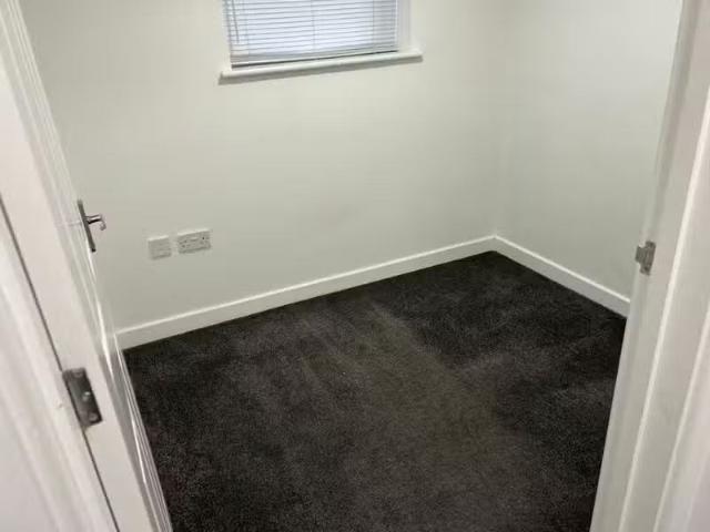 Just in! 1 BA 2 bedroom ground floor flat for rent in Prince O.