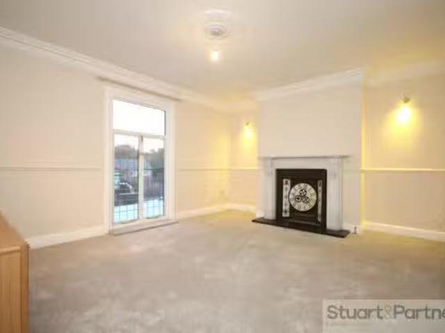 For Rent! 1 BA 2 bedroom ground floor maisonette for rent in H.