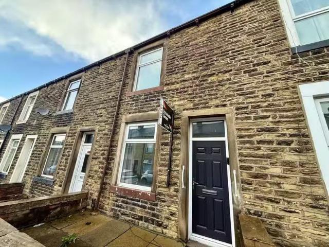 For Rent! 1 BA 2 bedroom house for rent in Oak Street, Colne.