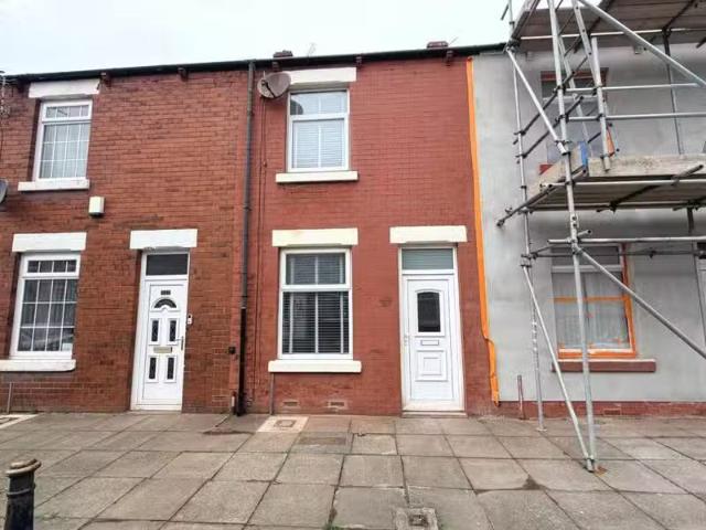 Deal! 1 BA 2 bedroom house for rent in Brook Street, Blackpool.