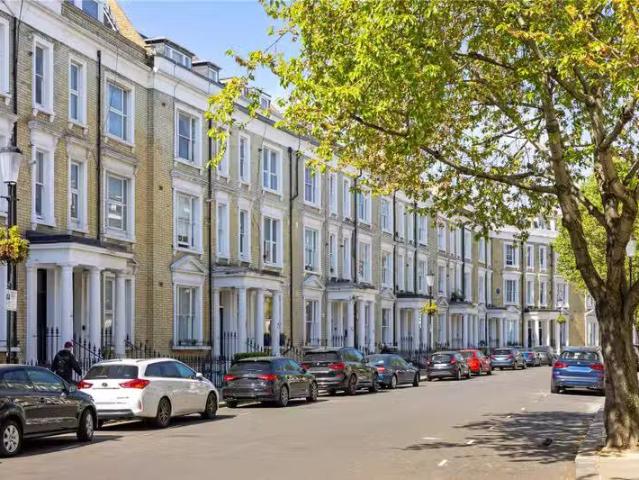 Cozy 1 BA 2 bedroom property to let in Eardley Crescent, Londo.