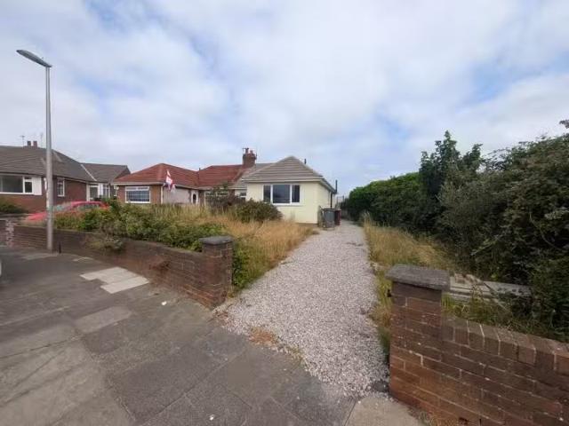 Cozy 1 BA 2 bedroom semi detached bungalow for rent in Crofton.
