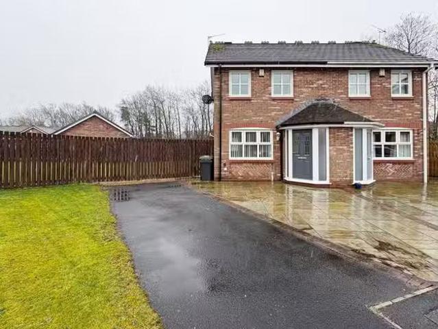 Unique 1 BA 2 bedroom semi detached house for rent in Chaucer.