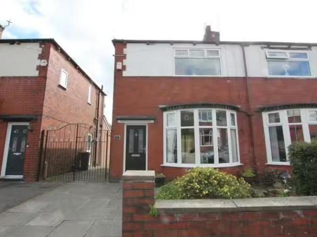 Cozy 1 BA 2 bedroom semi detached house for rent in Orwell Roa.