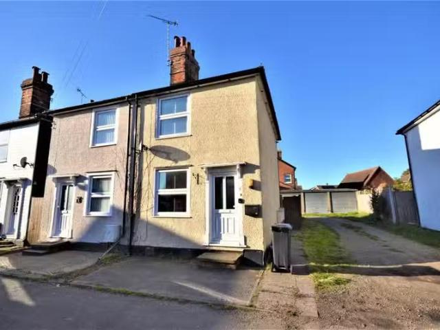 Cheap 1 BA 2 bedroom semi detached house for rent in Lilian Ro.