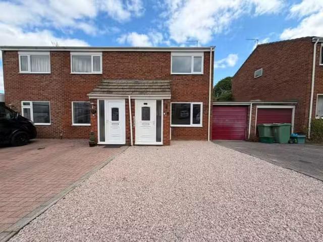 Rental! 1 BA 2 bedroom semi detached house for rent in Myrtle.