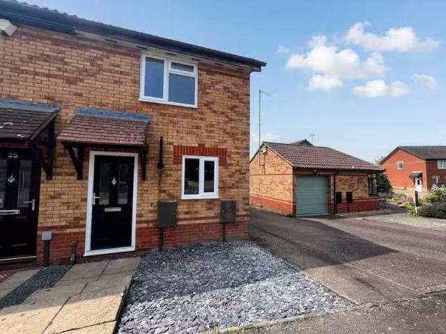 Nice 1 BA 2 bedroom semi detached house for rent in Steeping R.