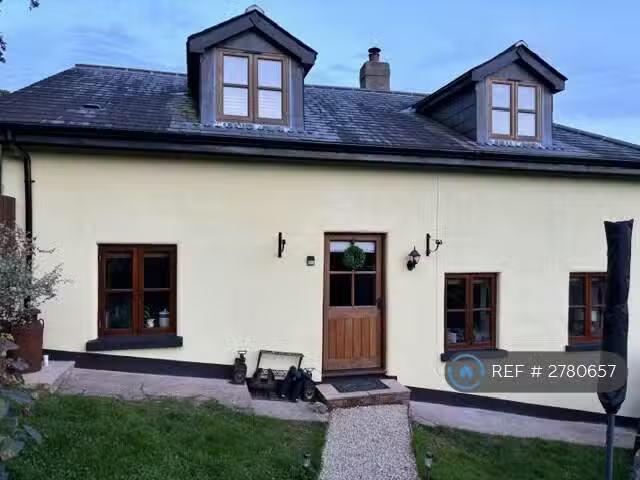Unique 1 BA 2 bedroom semi detached house for rent in Trelake.