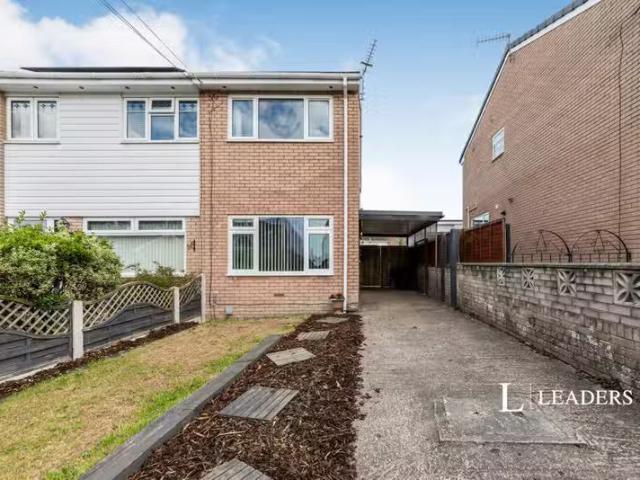 Rental! 1 BA 2 bedroom semi detached house for rent in Uplands.