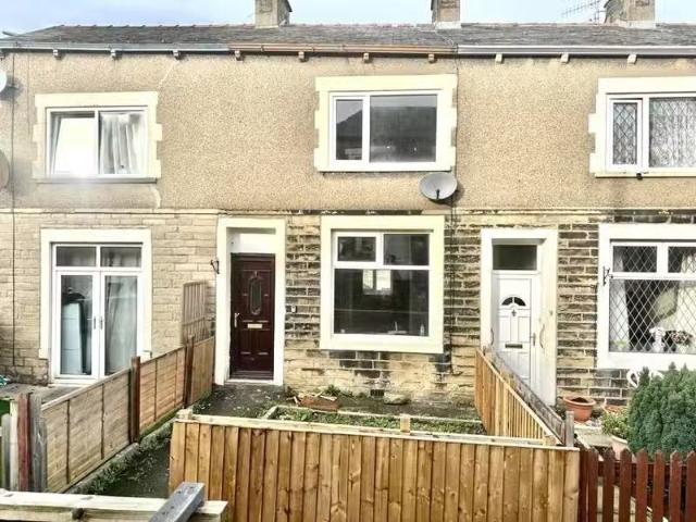 Nice 1 BA 2 bedroom terraced house for rent in Marlin Street.