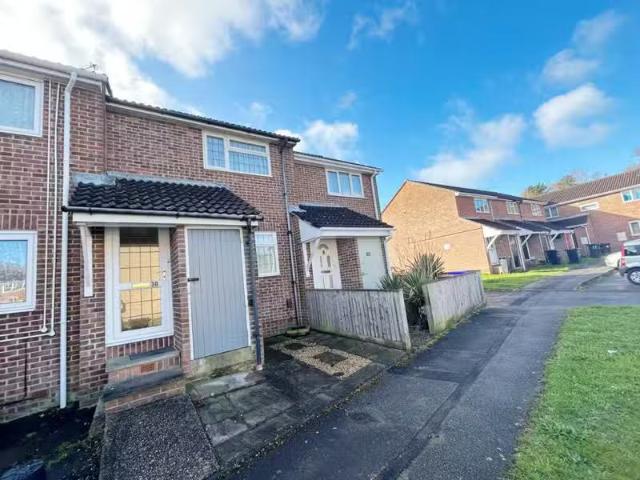 Charming 1 BA 2 bedroom terraced house for rent in Monks Way.