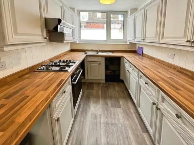 Cozy 1 BA 2 bedroom terraced house for rent in Atlas Street, C.